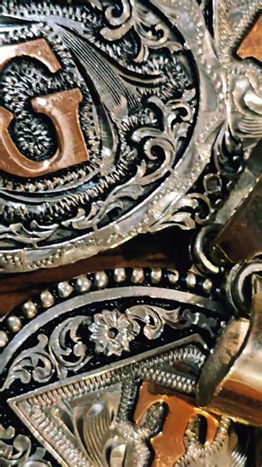 these little western buckles are so unique! they make the perfect western pendant or keychain.. you get both options! #littlewesternbuckle #rodeofashion #westernjewelry #westernaccessories #virginiacollection