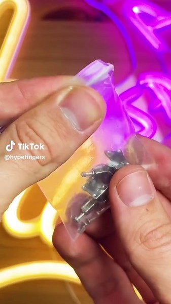 Spot the Mistake Challenge in Fingerboarding Unboxing