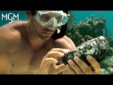 INTO THE BLUE (2005) | Jared Discovers A Mysterious Underwater Artifact | MGM