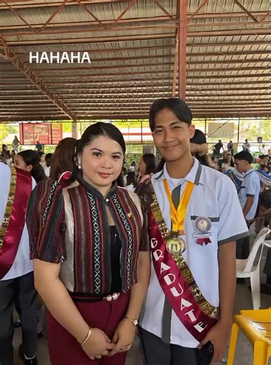 Pagdiriwang ng Graduasyon: Pictorial sa Entablado