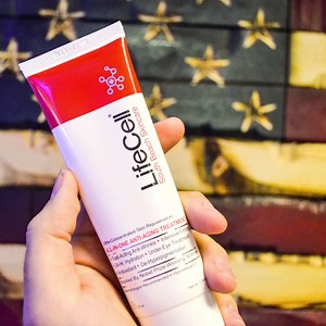 Guys, do you hate having to deal with 30 min skincare routines that might involve 1,284 steps? Here at LifeCell we engineered a skin tightening treatment that targets wrinkles and sagging skin for a tighter, firmer look in just 1 easy step. • Made in the USA 🇺🇸 • Suitable For All Rugged Skin types 🍃 • Never Tested on Animals 🐶 • 100% Hypoallergenic 💧 • Over 1 Million Sold 🏆 | LifeCell Skin
