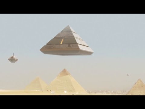 UFO Sighting : UFO Mothership lands on GIZA PYRAMID 👽 (CGI)