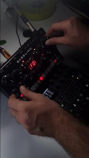 digitakt meets bassline db-01 #synthesizer #techno #sounddesign #synth #electronicmusic #rave