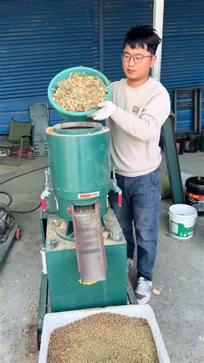 Start scaling today—our feed pellet machine presses harder, runs smoother, and keeps production flowing without downtime! Whatsapp: wa.me/ 8615863167783 #feedpelletmachine #feedpelletmachineforsale #pelletmillforfeed #animalfeedpelletmachine #agriculture #machine