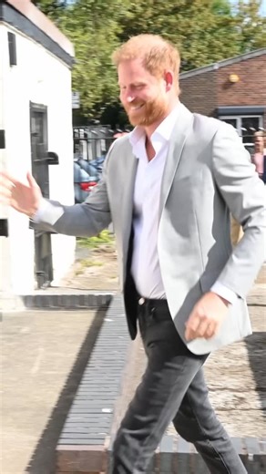 82K views · 55K reactions | Day two of the Duke of Sussex in the UK! Prince Harry is in Nottingham revisiting the Community Recording Studio and was met with cheers from the crowd  | HELLO! | Facebook