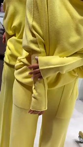 220K views · 1.7K reactions | NASZ BESTSELLEROWY MODEL Z NAJNOWSZEJ KOLEKCJI JESIEŃ 2025W NOWYM KOLORZE PRODUCENT WŁOCHY  BESTSELLEROWY sweterek UKOS I spodnie dzwony dostępne w 10 kolorach  Rozmiar uniwersalny. Pasuje M L XL 2XL Serdecznie zapraszamy do składania zamówień  | Isabelle | Facebook