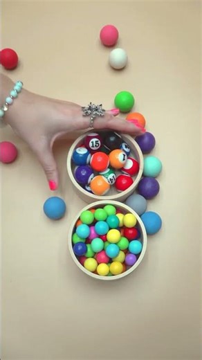 Oddly Satisfying Colored Balls Falling