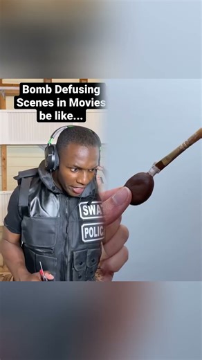 Bomb Defusing Scenes in Movies be like...