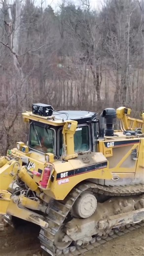 CAT D8T #cat #heavywork #catterpillar #construction #heavymachines #heavymachinery #heavyeqvipment #heavydutymachine #heavydutymachine15 #heavymachineinaction | Havy Duty Machines15