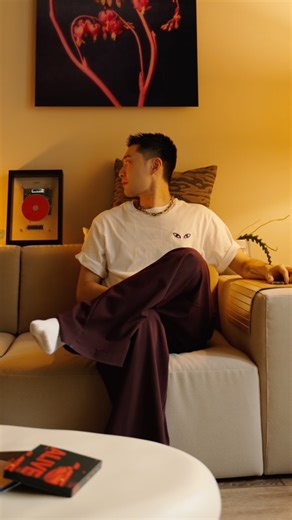 28K views · 68 reactions | CoolGeek Re:Cover CD Player 既然我的專輯已經可以網路買到，貼心如我於是特別為大家準備了許久不見的失散弟兄——CD Player 兩個組合在一起絕對可以說是一石二鳥、一舉兩得、一箭雙鵰（毫不猶豫推銷起來） 重點是還有優惠 專屬連結：https://coolgeek.com.tw/FJKbY 折扣碼：TRU200 #高真 #ALIVE #Re:Cover #CoolGeek @coolgeek_official | 高真 TRU | Facebook