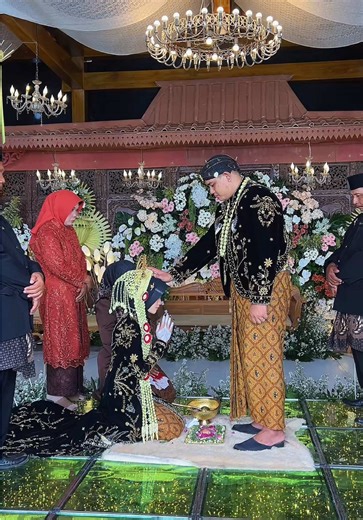 Pesona Pengantin Adat Jawa di Grobogan