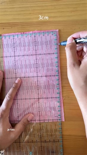 Tuto express avec @naomiimarion !⁠ Avec sa Madam 6, elle vous montre comment réaliser un porte-cartes simple et rapide — idéal pour les débutants ou pour utiliser ses chutes de tissu ♻️✨⁠ Un petit projet malin, pratique… et 100 % fait main !⁠ ⁠ À vos machines, c’est le moment de coudre utile !⁠ ⁠ Madam 6 : https://www.singerfrance.com/mecaniques/136-machine-a-coudre-madam-6-7393033151157.html | SINGER France