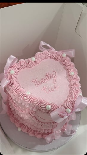 So pretty 💖💖 #heartshapecakes❤️🎂 #cakedecorating #birthdaycake #22cake #pinkcake #sparklecake #riversidecakes #beginngerbaker #fyp #explore | Johie Noetzel