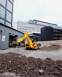 72K views · 996 reactions | Backwards is the new way forwards 朗 Control your JCB Backhoe Loader in both directions without turning your seat with JCB DUALDRIVE  ↔️ Find out more  https://tchjcb.com/jcb-dual-drive/ | TC Harrison JCB | Facebook