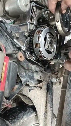 clutch plate ka kaam ‪@mechanicrohit1798‬ ‪@AutomedMachanic‬ ‪@SAJIRBIKEGURU‬ ‪@nirajnj820‬
