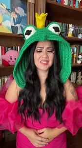 This froggy queen hood is available in my Etsy shop! ❤️❤️❤️ pattern by the lovely Jennifer's Stitched Up #crochet #crochetlove #crochetcosplay #froggy #froggyqueen | Hooks & Twists