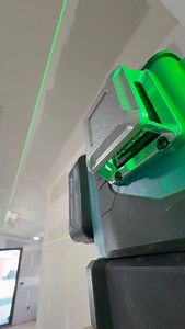 How do you keep your 90° plus drywall angles straight? For years I used to use a chalk line to follow. Now I always use a laser level. Much easier to get that perfect line and there is no chalk residue built-up in the mud. This one is a @makitatools 360° x3 green unit. | Toolpig