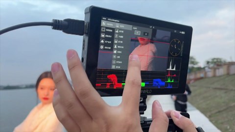 FEELWORLD F7 Plus 7 Inch 1200nit DSLR Camera Field Monitor with F750 4400mAh Battery and Bag High Brightness Touchscreen 3D Lut HDR Waveform F970 Install and Power Kit 4K 60Hz HDMI in Out