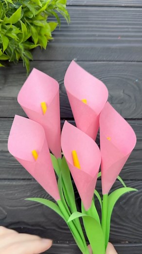 VIKI Studio Crafts 💥 DIY Tutorials on Instagram: "How to make Paper Calla Lily Tutorial Paper Flowers #papercraft #easydiy #craftideas #tutorial #paperflowers"