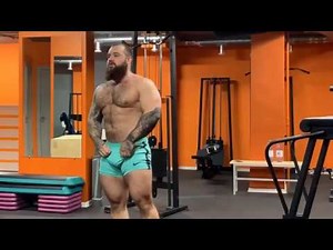 [MEATY BULGE ALERT] Bulging furry muscle gods #SergeyVorontsov & #EvgeniyBeloval (#Russia) show off