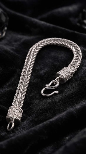 This dragon-bone silver bracelet is fully handwoven from solid 999 silver. Every link is carefully braided by hand — complex, time-consuming, and made to last. Follow us for more handcrafted silver pieces. The same style is available via the link in our bio #999silver #handmadesilver #silversmithing#silverbracelet #braidedjewelry