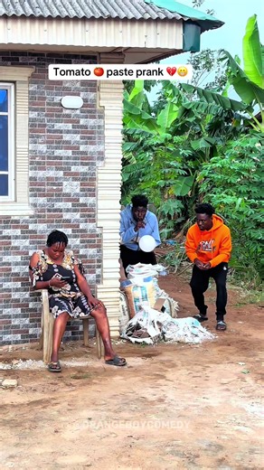 Tomato 🍅 paste prank 💔 #viral #fyp #fypシ゚ #fypp #trendingvideo #trend #orangeboy #orangeboycomedy #orangeboyprank @Ogocomics