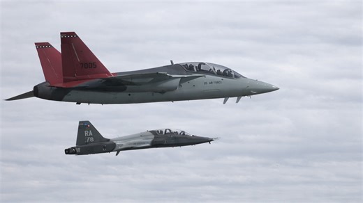 Il T-7A Red Hawk atterra per la prima volta alla base JBSA-Randolph