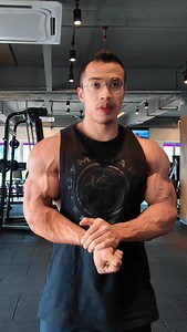 If your arms aren’t growing… it’s NOT genetics 😤 It’s your technique. Fix that and watch your arms finally blow up 💪🔥 Here’s my go-to arm routine for balanced growth 📝 💥 Barbell Bicep Curl – 3x10 💥 Seated DB Overhead Triceps Press – 3x8–10 💥 DB Bicep Curl – 3x8–10 💥 Rope Triceps Extension – 3x12–15 💥 Single-Arm High Cable Curl – 3x12 💥 Overhead Triceps Extension – 3x12–15 💥 Rope Hammer Curl – 2x15 Focus on control, stretch, and squeeze every rep — not just moving weight. Perfect form 