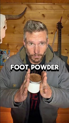 Long Shelf Life DIY Foot Powder With Baking Soda, Cornstarch, And Bentonite Clay