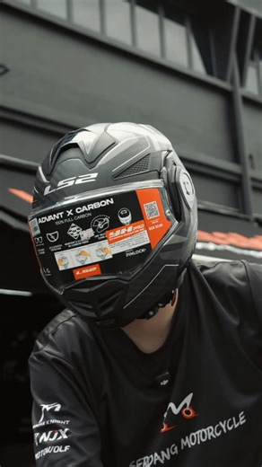 32 reactions · 10 comments | LS2 Advant X Carbon — the flip-up that feels like a full-face. Ultra-light 100% carbon shell, smooth flip mechanism, wide visor view, and top-tier ventilation. Touring jauh atau daily ride, this is comfort + protection in one premium package. #serdangmotorcycle #ls2 #helmet #ls2helmet #helmetcarbon @ls2malaysia | Serdang Motorcycle | Facebook