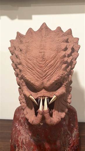 My new custom predator mask has Everything where I want it, so just the finer details and small tinkering to be done and decide if I want smooth or gnarly teeth. He will be ready to mold next week. Whether I get time to do so is another thing completely. Now……. He needs a name. . #predatorcosplay #traditonalart #creaturedesign #customsculpture | HurleyFX