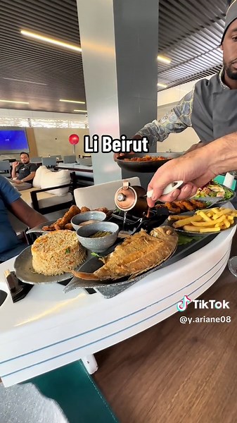 Perfect location for a lunch date in Accra, Ghana. The seafood platter is enough to feed about 2-3 people. #ghanatiktok🇬🇭#ghanafoodie#fyp