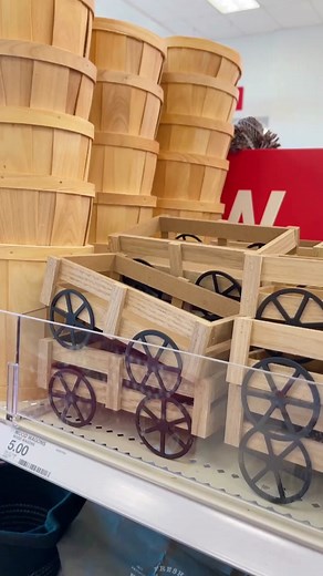 Sprucing up your table centerpiece is as simple as a quick #cricut touch 🍂🫰🏼#fallvibes #falldecor #pumpkinseason