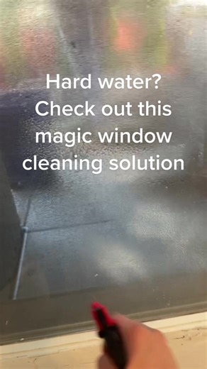 Magic Window Cleaning Solution: Easy DIY Recipe