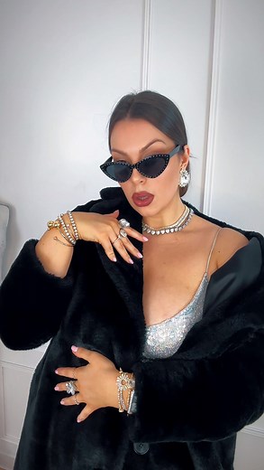 19K views · 2.4K reactions | Ktoś musi 路‍♀️﫣 #funnny #fun #modelkaplussize #plussizemodel #plussize #stylizacjeplussize #modaplussize #plussizefashion #modaxl #stylizacje #selflove | Justyna Czajka - Plus Size Model | Facebook