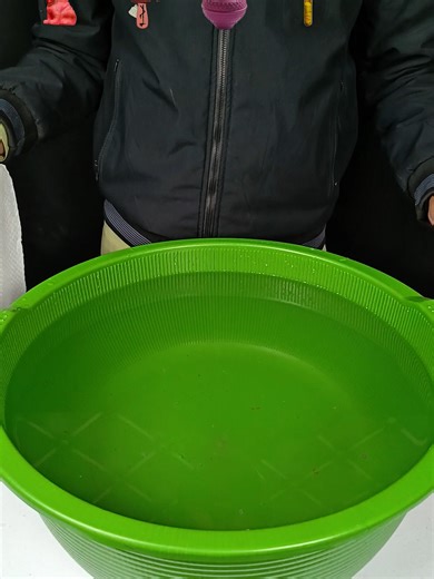 TRY TO GUESS HOW MANY TISSUES PAPER USE IT TOOKS 😘 #asmr #satisfying #experiment #asmrvideos #asmrvideos #asmrvideo #satisfying #experiment #waterexperiment #watersounds #floatchallenge #floatorSink #guessinggame #viralshorts #oddlysatisfying #asmrsounds #pickonechallenge #chooseone #iconchallenge #floatvsSink #brownspiralobject #sewingmachineicon #asmr #Shorts