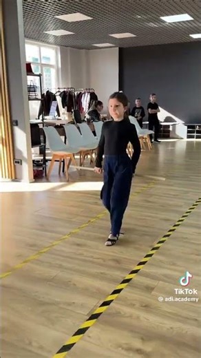 Lia is modelling❤️ #catwalk #modellife #modelling #chisinau #adiacademy