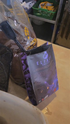 Kopi produk lokal juga gak kalah rasanya. 😊 Murni tanpa campuran apapun..☕️ #pekanbaru #vieraoleholeh #suportlocal #kopinusantara