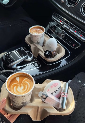 Best Friends with Unique Styles: A Creative Showcase