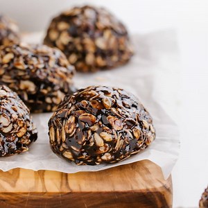 {New recipe!} These no-bake chocolate oatmeal cookies are wonderfully chewy, easy to make and are vegan and gluten-free. With a nut-free option. I've been working on this recipe for about a year and can't stop making them because they're just SO good! Click here for the recipe - https://www.texanerin.com/no-bake-chocolate-oatmeal-cookies/ | Texanerin Baking