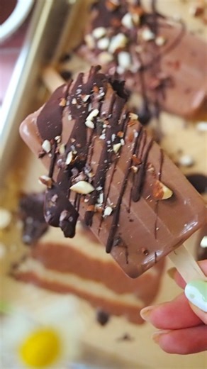 These Chocolate Fudge Popsicles are made with simple ingredients, making them a healthier version of the classics. Crunchy chocolate shell coating is made with crunchy almonds and cacao nibs to add extra nutritious crunch to these homemade fudgesicles! | Yoko's kitchen