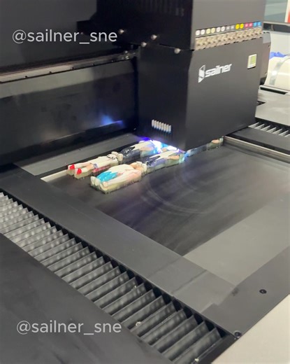 Sailner_3d on Instagram: "Custom portrait figurines are this easy! 🎨 Our full-color 3D printer brings every detail to life—from facial expressions to clothing textures—so you get a perfect, personalized figurine every time.Simple process, stunning results. ✨ #figurines #fullcolor3dprinter #additivemanufacturing #3dprinting #rapidprototyping #customminiatures #sailner"