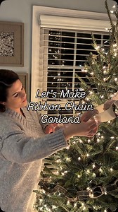 The classic paper chain just got a little face lift with the help of some velvety Christmas themed ribbon. This DIY ribbon chain garland was super easy to assemble. I used 6 rolls of ribbon from @hobbylobby to create 3 different strands of garland. Most of ribbon I used was between 1.5” and 2.5” in width and each strip measured around 10-12 inches long. Pro tip: Sam had the genius idea of using a stapler rather than a hot glue gun to put the strips together. I love that you can reuse and easily 