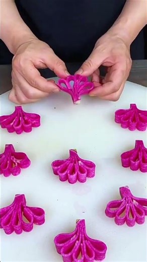 Turning Carrots into Edible Masterpieces – Watch This Kitchen Transform Into a Stunning Art Exhibit
