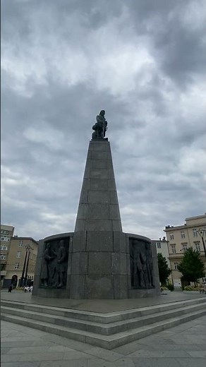 Plac Wolności w Łodzi, założony w 1823 roku. Jego wcześniejsza nazwa to Rynek Nowego Miasta. Łódź