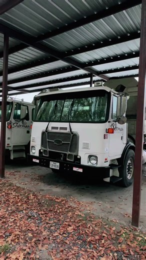 REMINDER: THANKSGIVING WEEK TRASH SCHEDULE: Monday, Tuesday, and Wednesday routes will run as normal. No trash pick up on Thanksgiving day (Thursday, Nov. 23rd). Trash pick up will resume Friday, Nov. 24th and will pick up both Thursday and Friday routes. | Sherman, Texas - Classic Town. Broad Horizon.