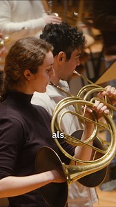 Wir begrüßten am Mittwoch das neue Jahr mit @annaprohaskasinger und Forck! Alle Insights zum vergangenen Konzert erzählt Dir Dirigent Bernhard Forck höchst persönlich!✨😇 Danke, an alle für diesen wunderbaren Abend.💚 #dsoberlin #händelsfeuerwerksmusik #philharmonie #2025 #neujahrskonzert | Deutsches Symphonie-Orchester Berlin (DSO Berlin)