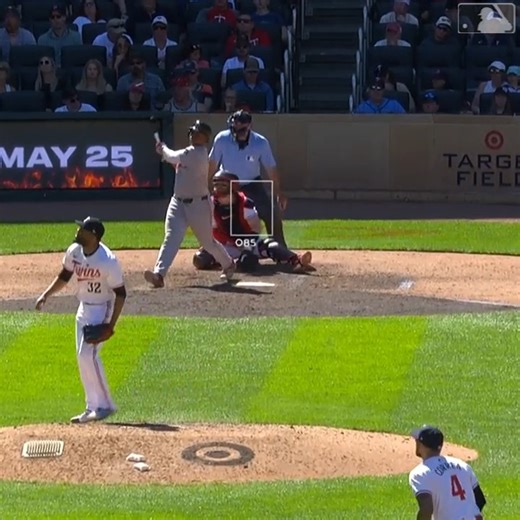 A 108 MPH rocket of a home run from Raffy! | Boston Red Sox