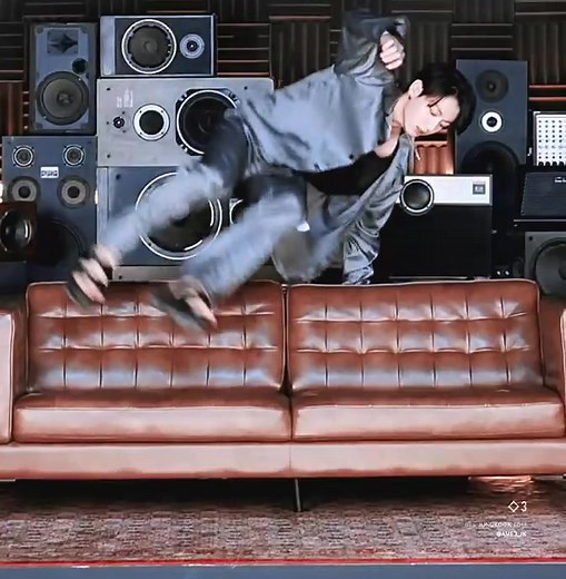 Jungkook's SEVEN feat Latto has re-entered the Top 70 of the MelOn Top 100 chart! #70 4 🔺️ #JUNGKOOK #정국 #JungKook_Seven | Golden JK Update