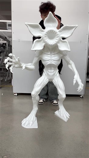 When the music plays, what comes to mind? Print a Demogorgon using a Dowell3d large-format printer. Dowell3D Printing. Think Big.👉 Tap the link in our bio or send a DM! Model：DL1624-16 #3dprinter #3dprinting #large3dprinter #strangerthings #demogorgon